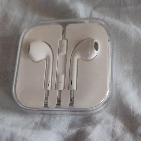 Apple | Cell Phones & Accessories | 28 Original Apple Ear Pods | Poshmark